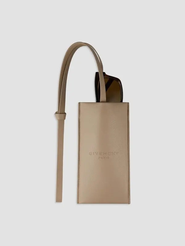 Givenchy Antigona Stamped Sunglasses Case In Leather - Beige
