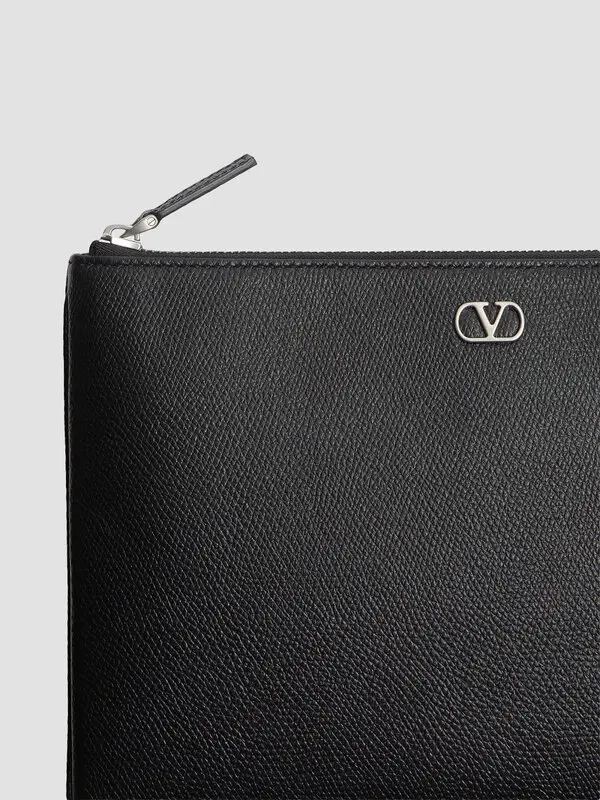 Valentino Garavani Vlogo Signature Grainy Calfskin Pouch
