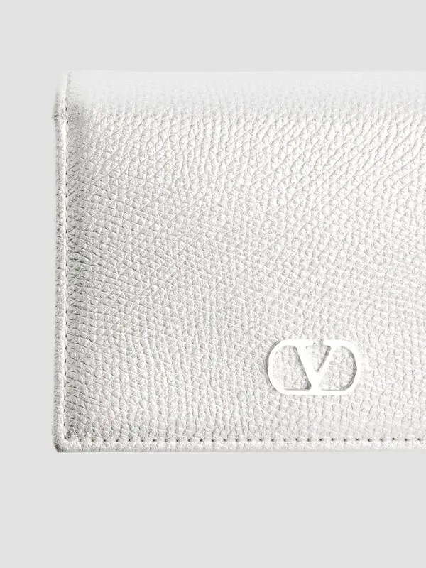 Valentino Garavani Vlogo Signature Laminated Grainy Calfskin Wallet - Silver