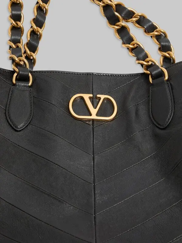 Valentino Garavani Laseine Shopping Bag In Nappa Leather With A Chevron Pattern - Black