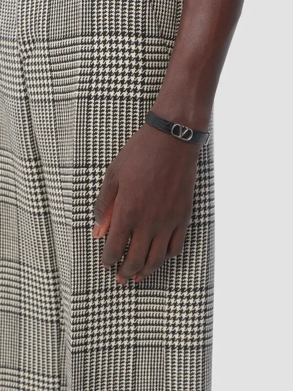 Valentino Garavani Vlogo Signature Grainy Calfskin Bracelet