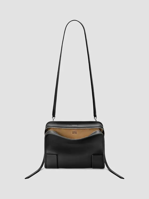 Loewe Amazona 180 Medium Leather Handbag - Black
