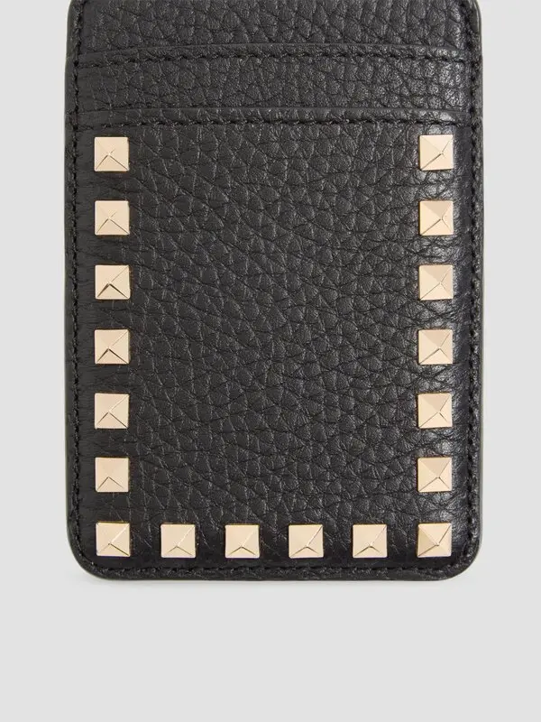 Valentino Garavani Rockstud Magnetic Cardholder In Grainy Calfskin - Black