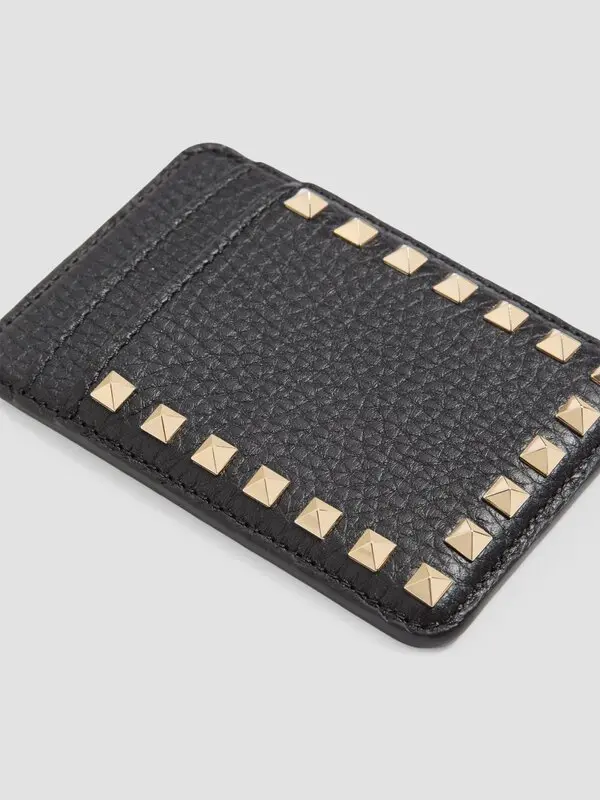 Valentino Garavani Rockstud Magnetic Cardholder In Grainy Calfskin - Black