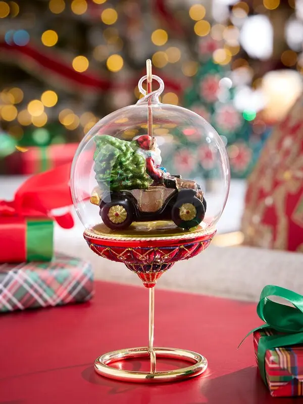 KOMOZJA Glass Santa In A Classic Car Ornat