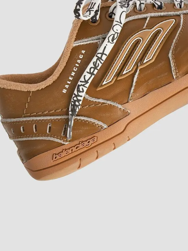 Balenciaga Hamptons Medium Worn-out Sneakers - Camel