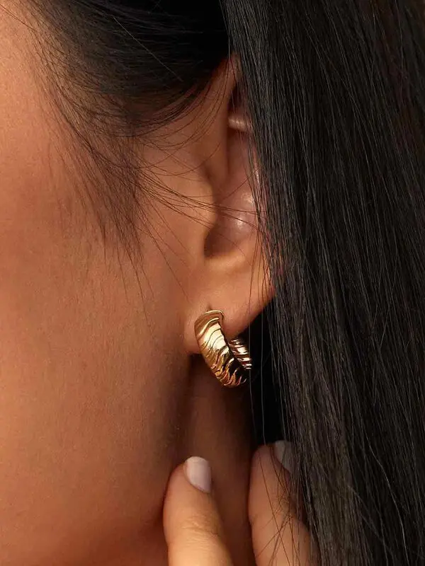 ORADINA 14k Yellow Cobra Bold Hoops