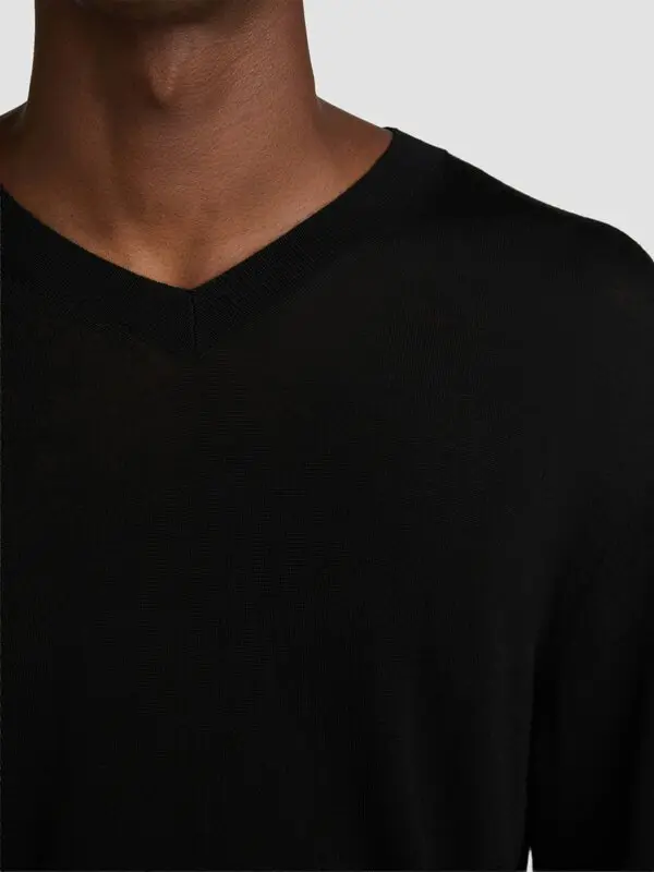 FRAME Fine Gauge Wool-cashmere V-neck Sweater