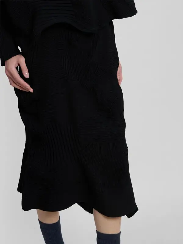Issey Miyake Kone Kone Rib-knit Midi Skirt - Black
