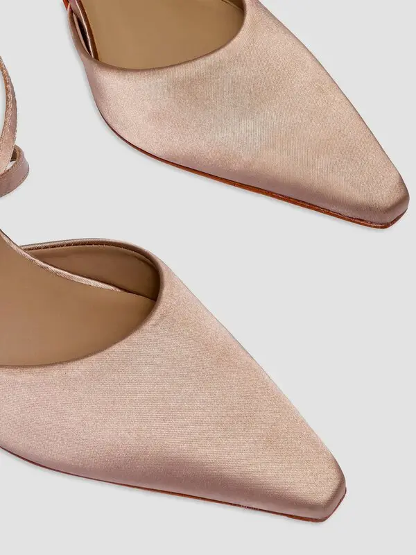 Bernardo Yazmin Pumps
