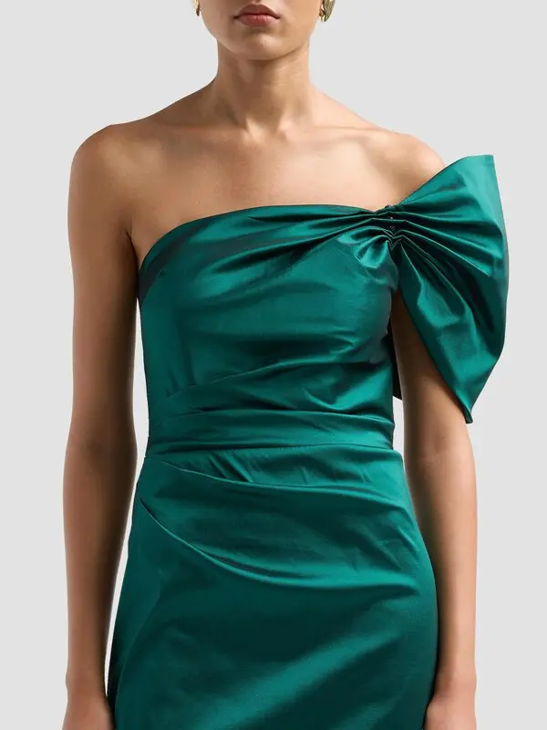 Rickie Freeman For Teri Jon One Shoulder Ruched Taffeta Gown