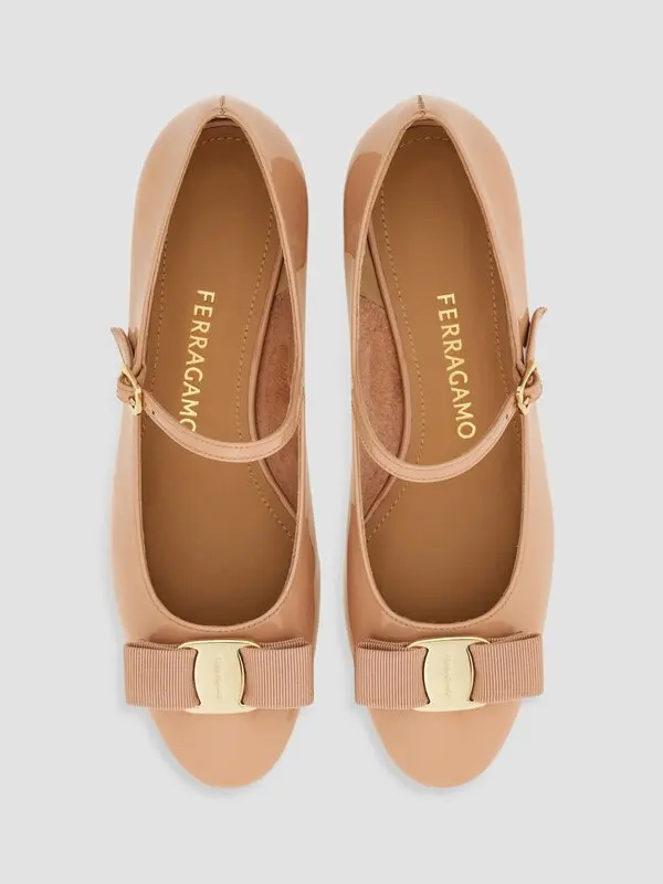 FERRAGAMO Vally Bow 30mm Patent Leather Mary Janes - Beige