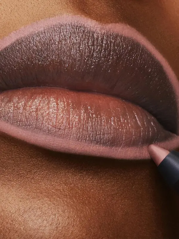TOM FORD Runway Lip Pencil - Close Up