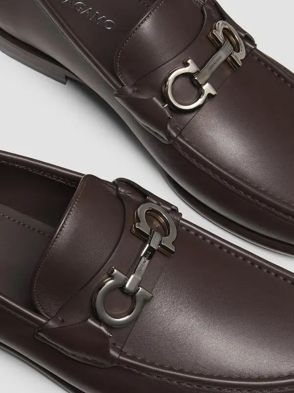 FERRAGAMO Avril Gancini Leather Loafers - Moro