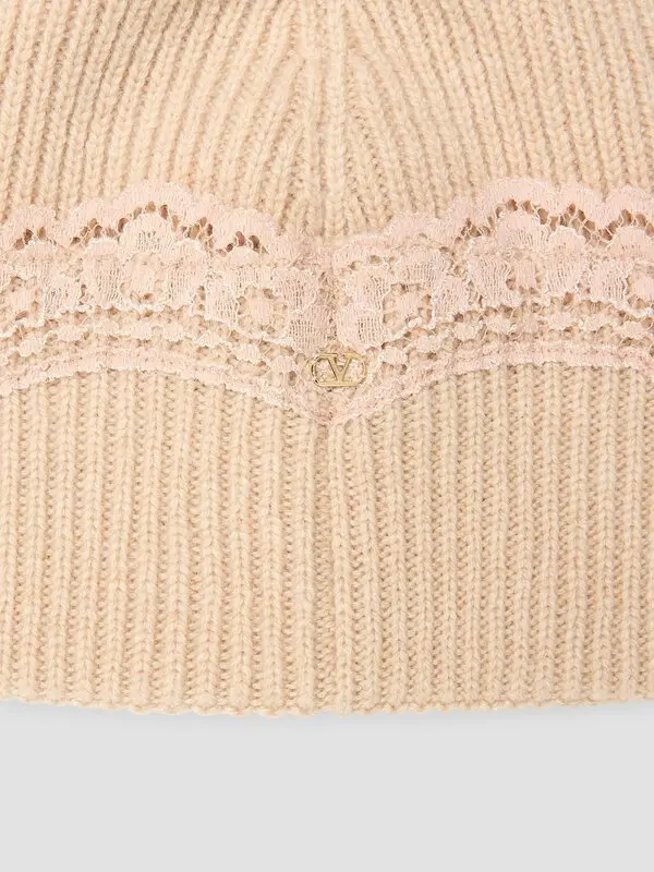 Valentino Garavani Vlogo Signature Cashmere And Lace Beanie - Alabaster