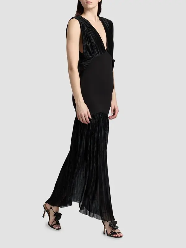Black Halo Savoy Metallic Plisse Mesh Gown
