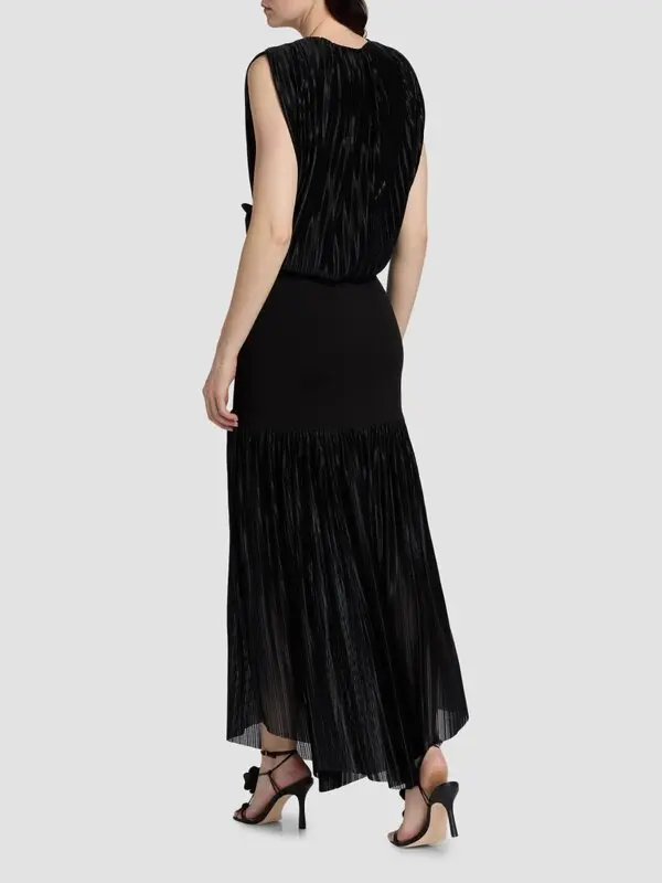 Black Halo Savoy Metallic Plisse Mesh Gown