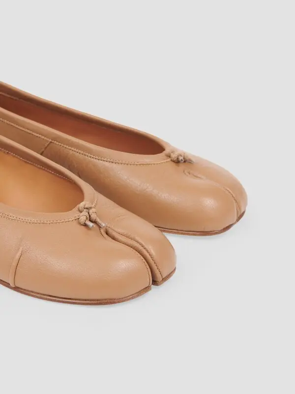 MAISON MARGIELA Tabi Leather Ballerina Flats - Tan