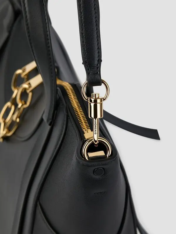 Givenchy The Snatch Medium Shoulder Bag In Grained Leather