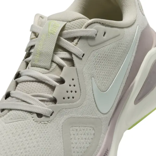 Nike Structure 26 Road Running Shoes