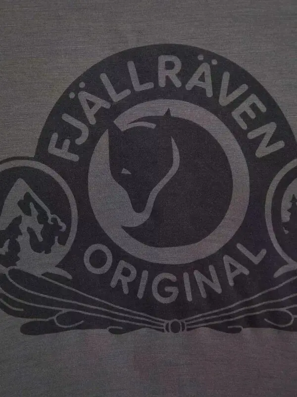 FJALL RAVEN Logo Graphic T-shirt