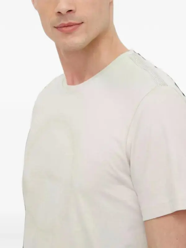 EA7 Embossed-logo T-shirt