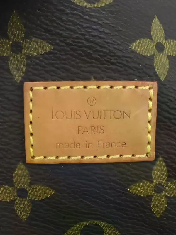 LOUIS VUITTON 1991 Monogram Saumur 35 Crossbody Bag
