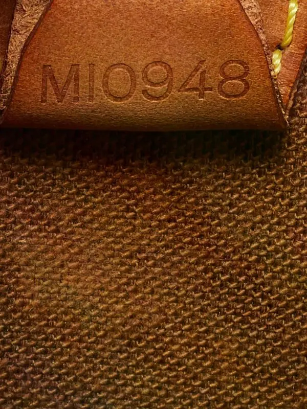LOUIS VUITTON 1998 Small Ellipse Pm Monogram Handbag
