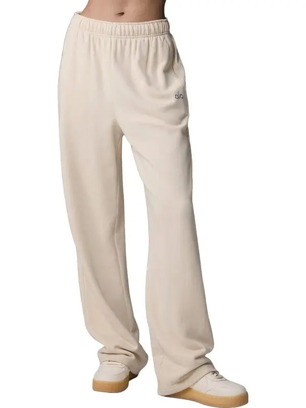 Alo Yoga Accolade Straight Leg Sweatpant - Oat Milk
