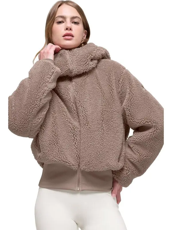 Alo Yoga Foxy Sherpa Jacket - Chai Latte