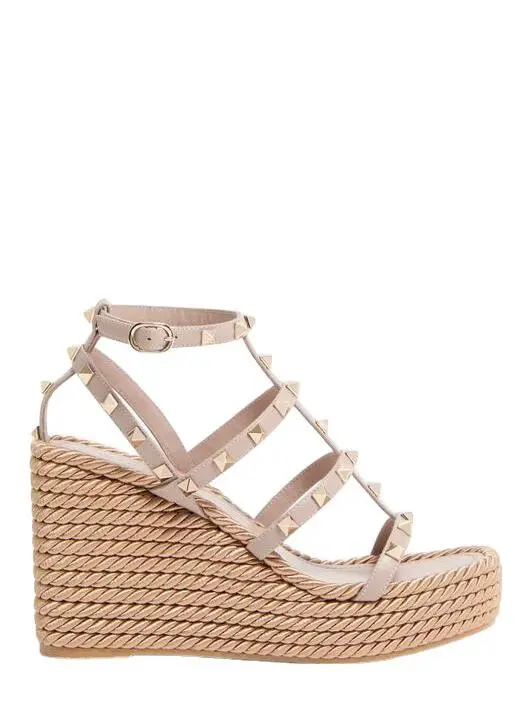 Valentino Garavani Rockstud Ankle Strap Wedge Sandals In Calfskin Leather - Poudre