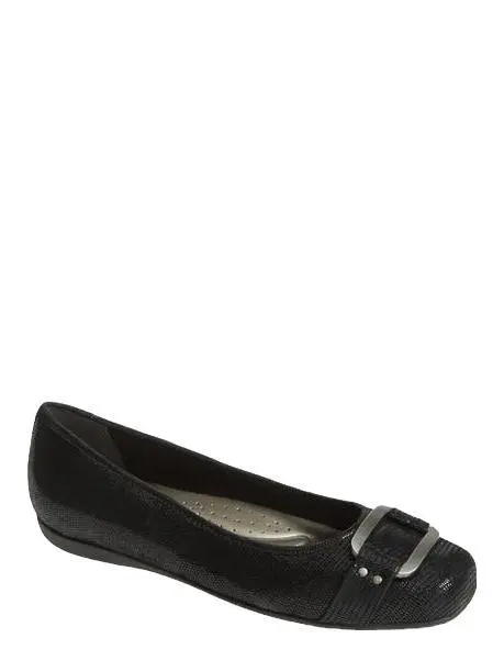 Trotters Sizzle Flat - Black Patent