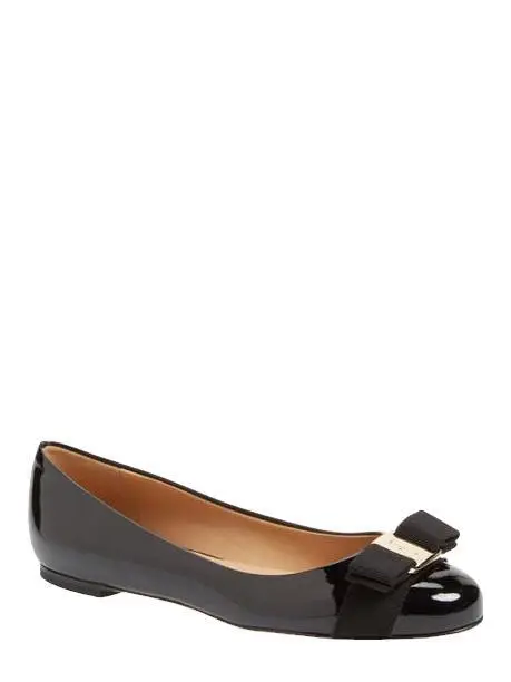 FERRAGAMO Varina Ballerina Flat - Nero Patent/gold