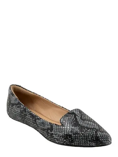 Trotters Harlowe Pointed Toe Loafer - Black And White