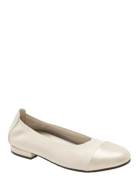 DAVID TATE Nicole Cap-toe Flat - Bone