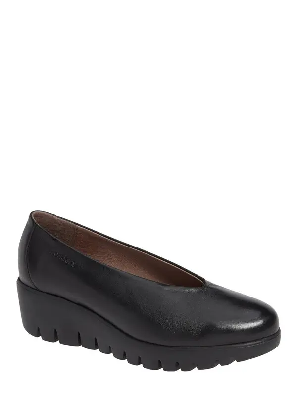 WONDERS Extralite Wedge Pump - Black Leather