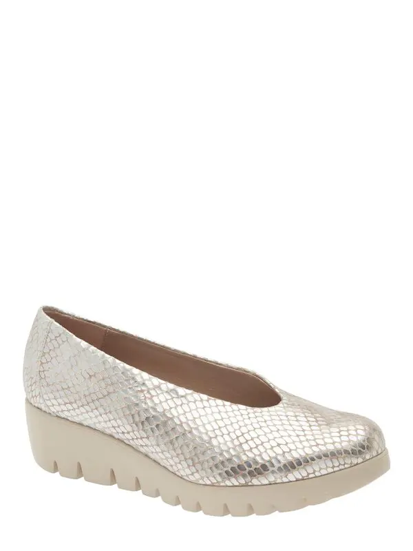 WONDERS Extralite Wedge Pump - Maya Champagne