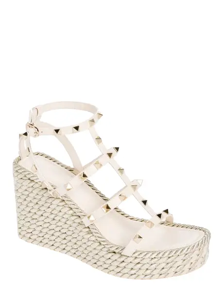 Valentino Garavani Rockstud Torchon Wedge Sandal - Light Ivory