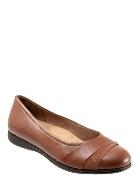 Trotters Danni Leather & Suede Flat - Saddle