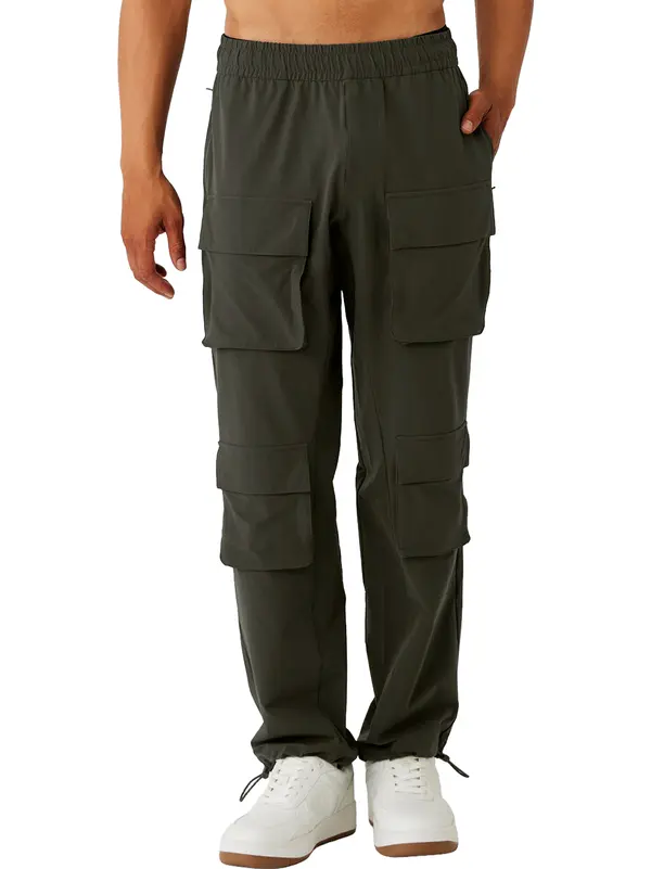 Alo Yoga Cargo Venture Pants - Stealth Green
