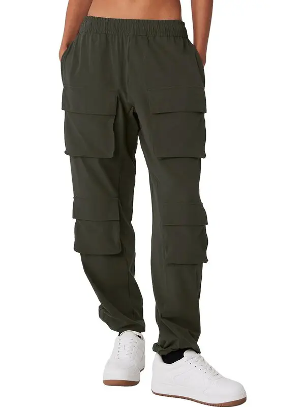 Alo Yoga Cargo Venture Pants - Stealth Green