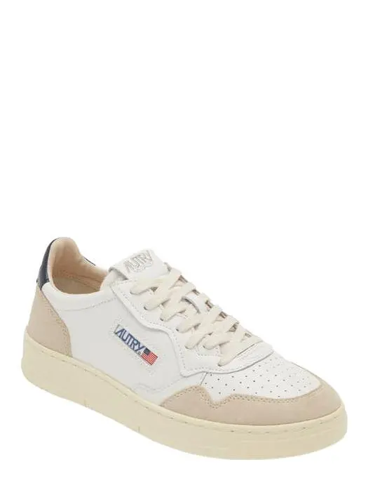 AUTRY Medalist Low Top Sneakers - Leather/suede White/blue