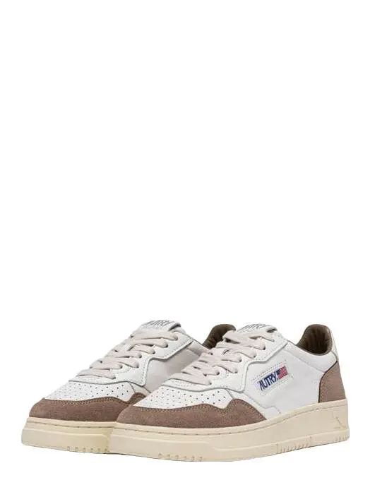AUTRY Medalist Low Top Sneakers - White/tobacco