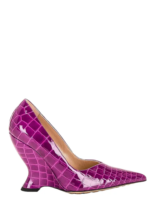 Bottega Veneta Gloss Croc Pumps - Venom