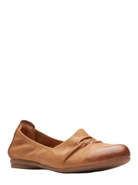 Clarks Flat - Tan