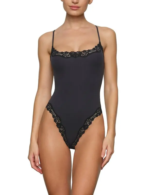 SKIMS Cami Bodysuit With Lace - Onyx