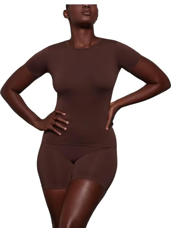 SKIMS Soft Smoothing Seamless T-shirt - Cocoa