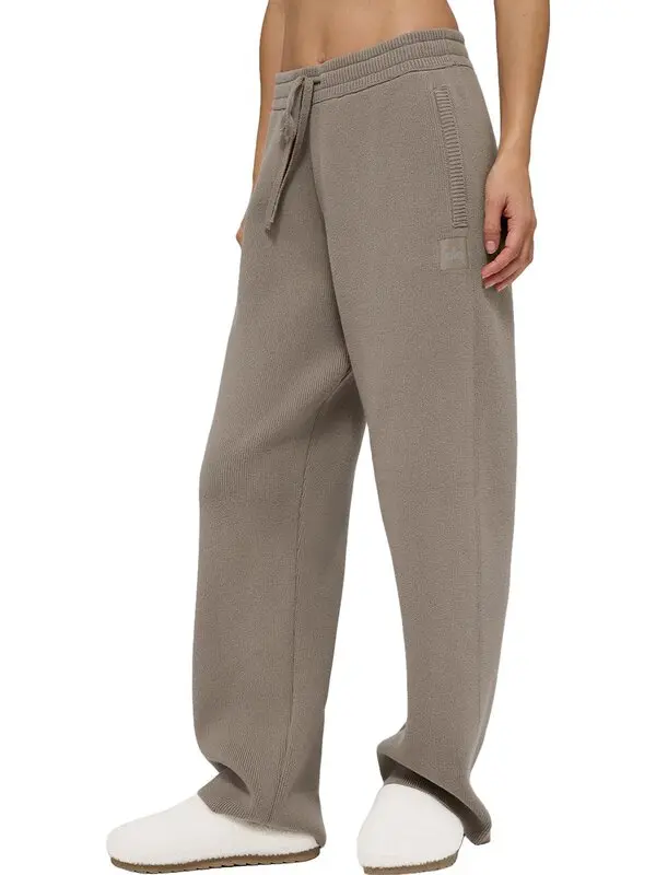 Alo Yoga Scholar Straight Leg Sweatpant - Light Cocoa