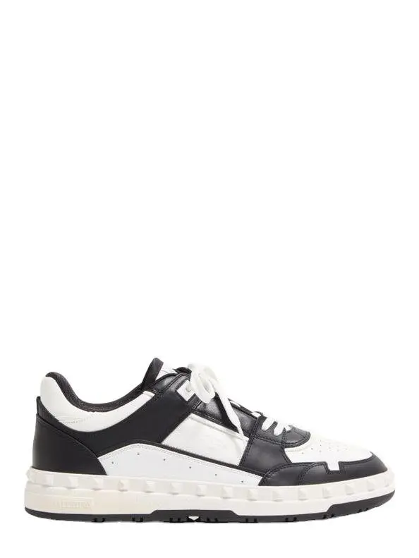 Valentino Garavani Freedots Low-top Trainer - Black/white