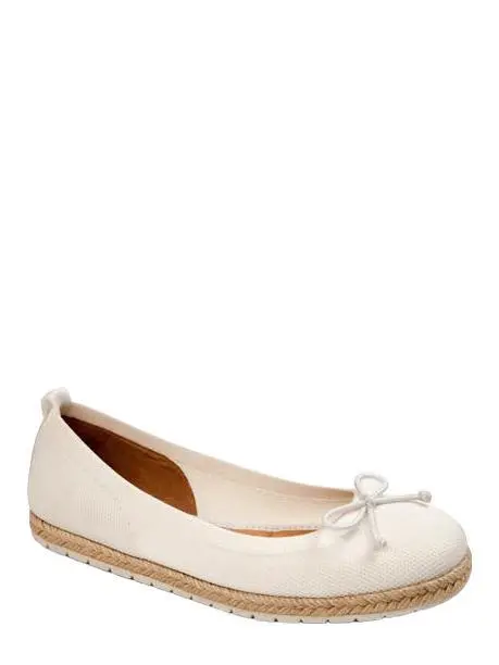 Me Too Kenzie Espadrille Flat - White Mesh